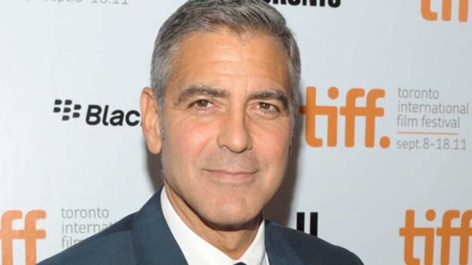 George Clooney Asche an Freunde verschenken - stars24