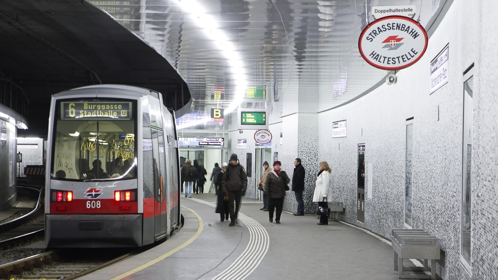 Straßenbahn-Entgleisung am Matzleinsdorfer Platz: Alles wieder in ...