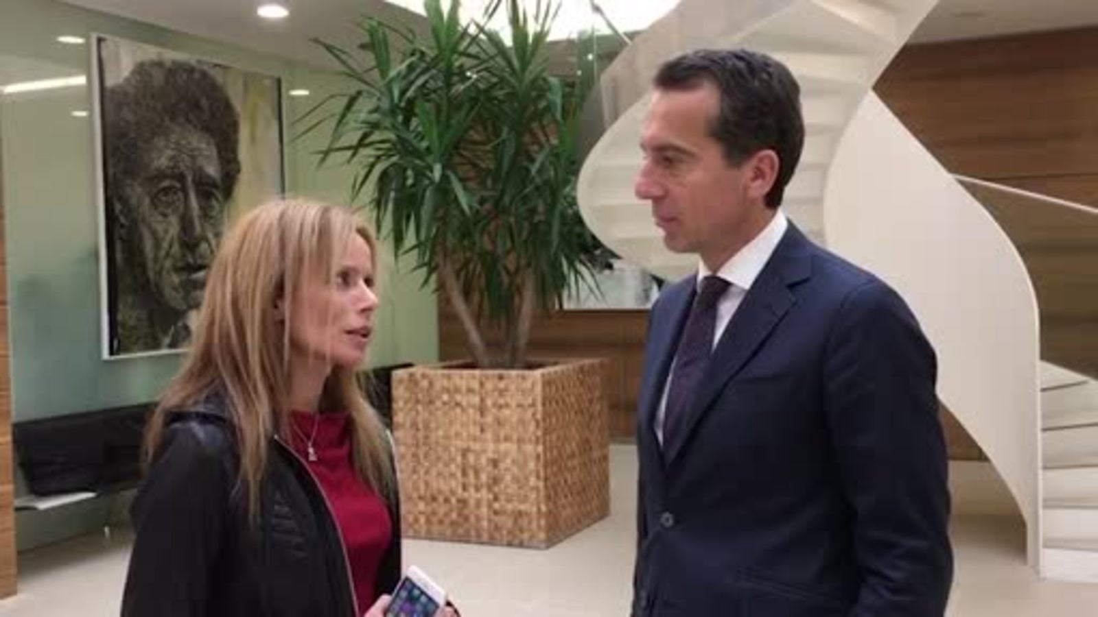 Isabelle Daniel im Interview mit Kanzler Kern - oe24.tv