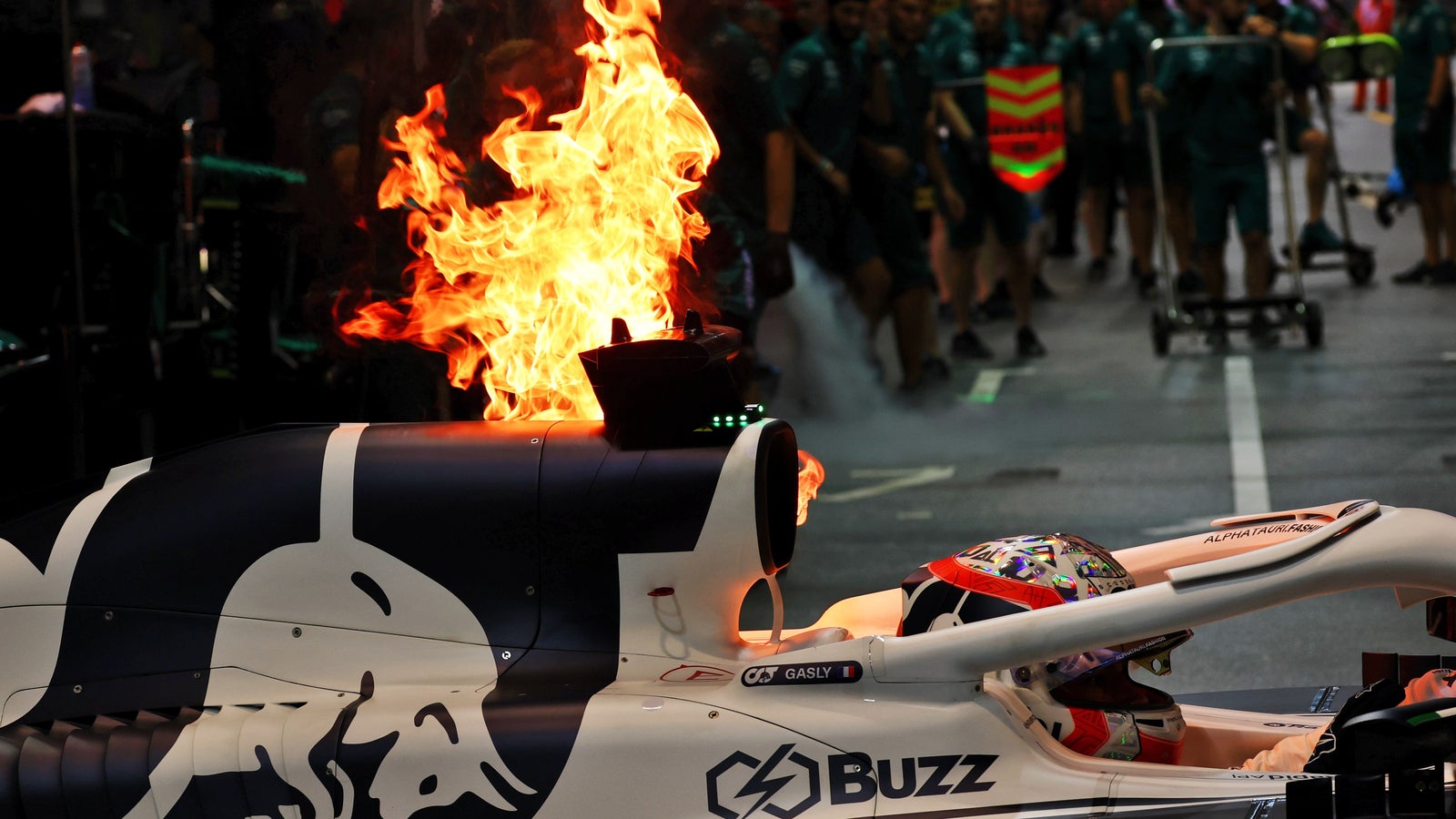 Formel-1-Auto fängt Feuer - sport24.at