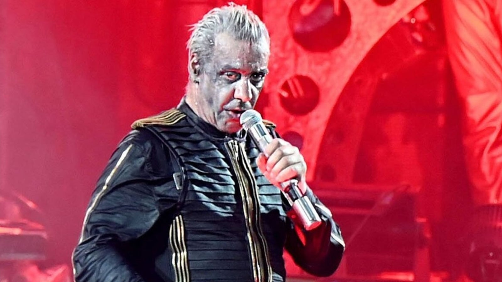 Vor Wien-Show: Protest gegen Rammstein-Frontman Til Lindemann - stars24