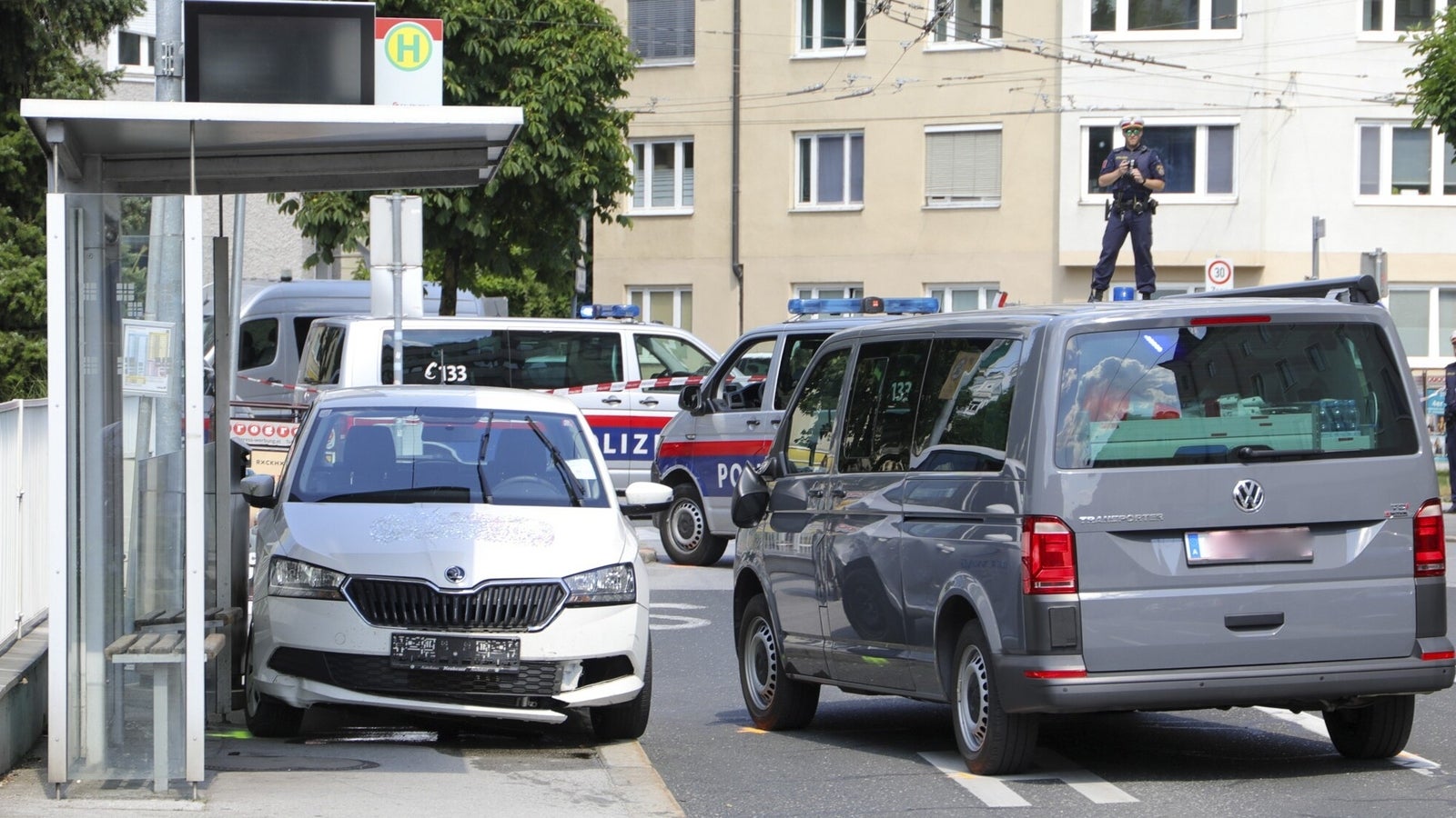 Autofahrer liefert sich mit Polizei irre Verfolgungsjagd durch Salzburg - oe24.at