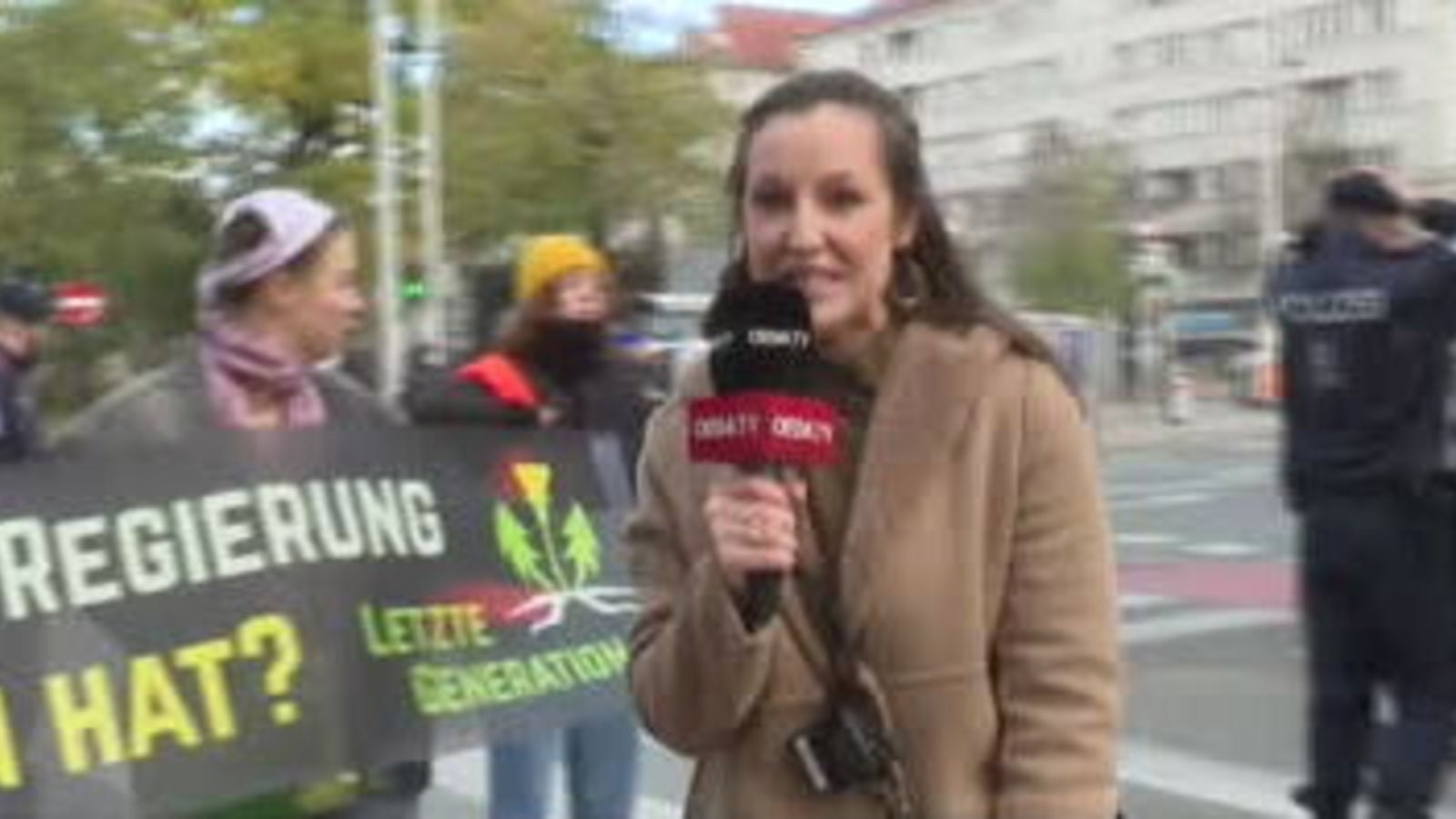 Klima-Kleber legen Verkehr in Wien lahm - oe24.tv