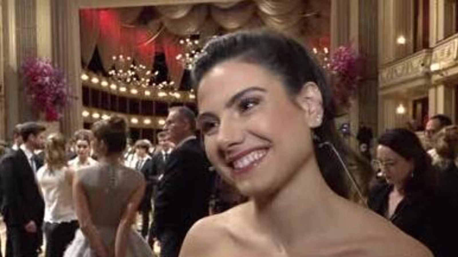 Serena Saenz | Generalprobe vor dem Wiener Opernball 2024 - oe24.tv