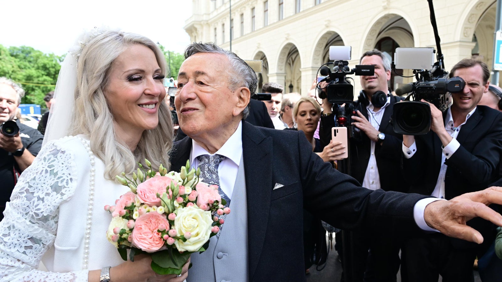 Simone Lugner: Alles über die neue (Ehe-)Frau an Richard Lugners Seite ...