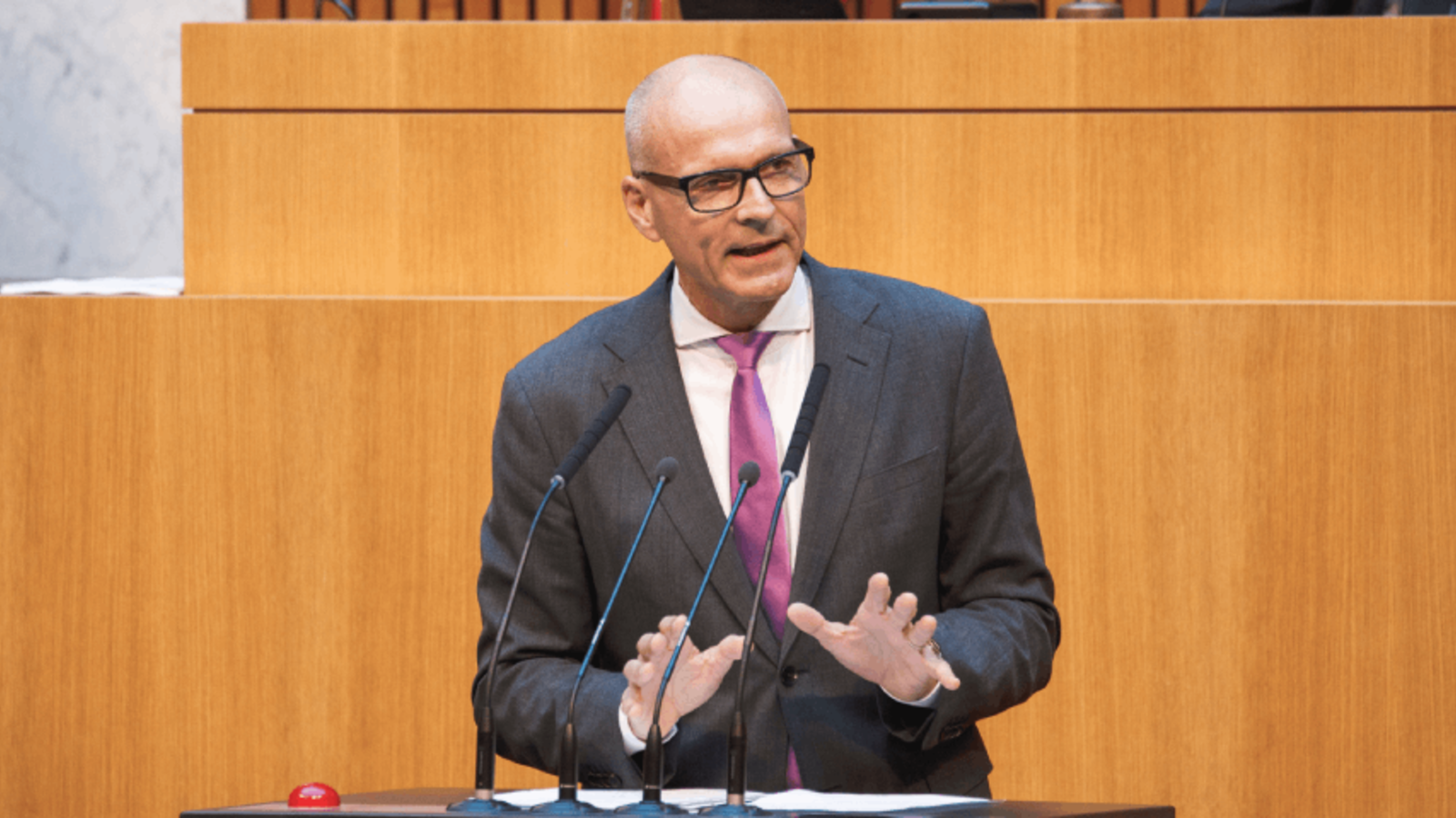 SS-Lied bei Begräbnis: Verfahren gegen FPÖ-Mandatare eingestellt ...