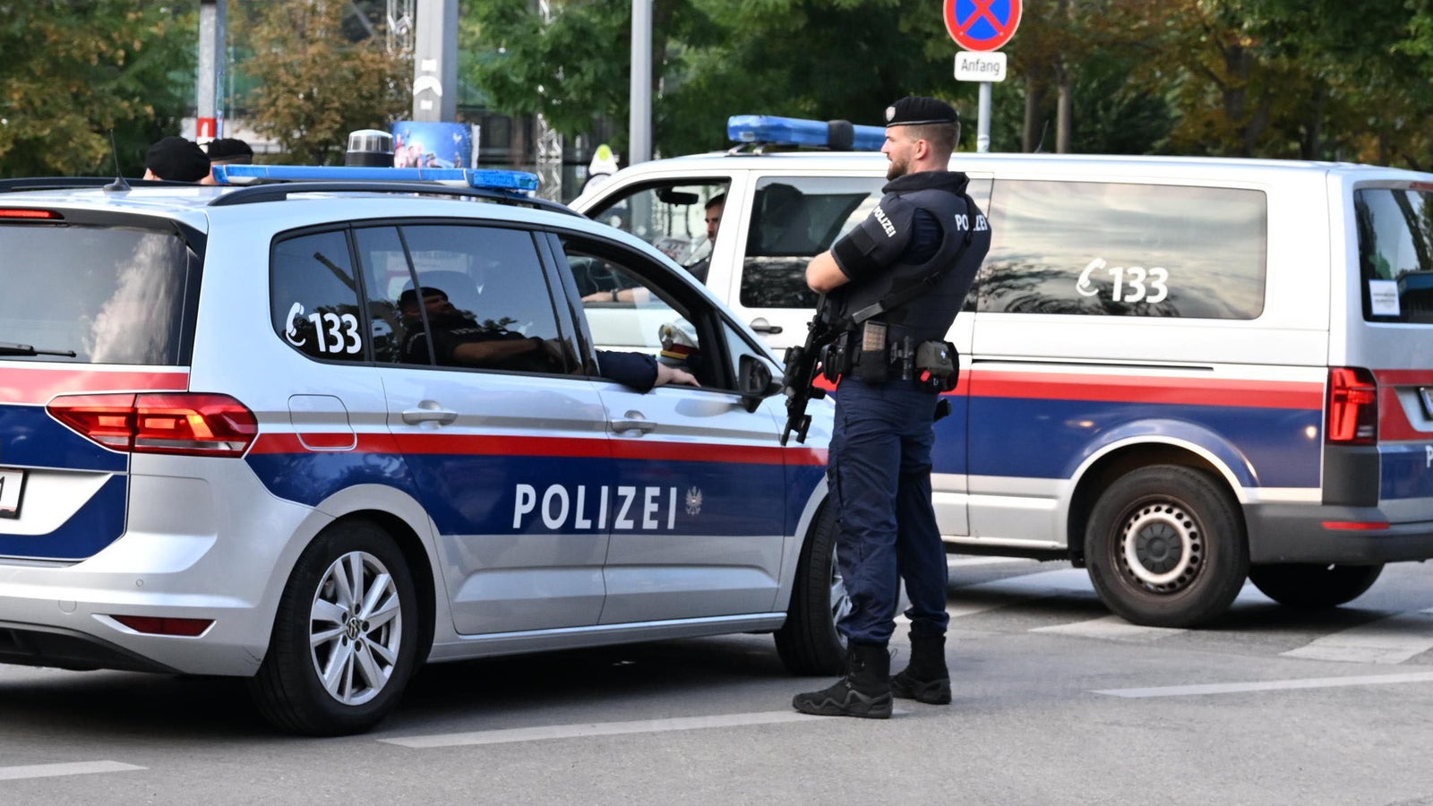 Mann mit Waffe - Großeinsatz bei Schule in Bregenz - oe24.at