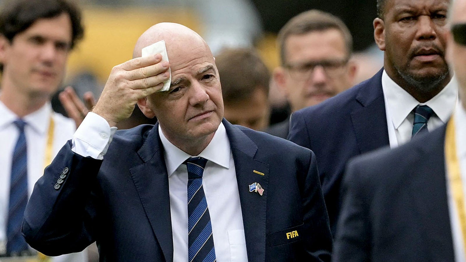 Milliardengeschäft vs. Spielerbelastung - Was bleibt vom FIFA ...