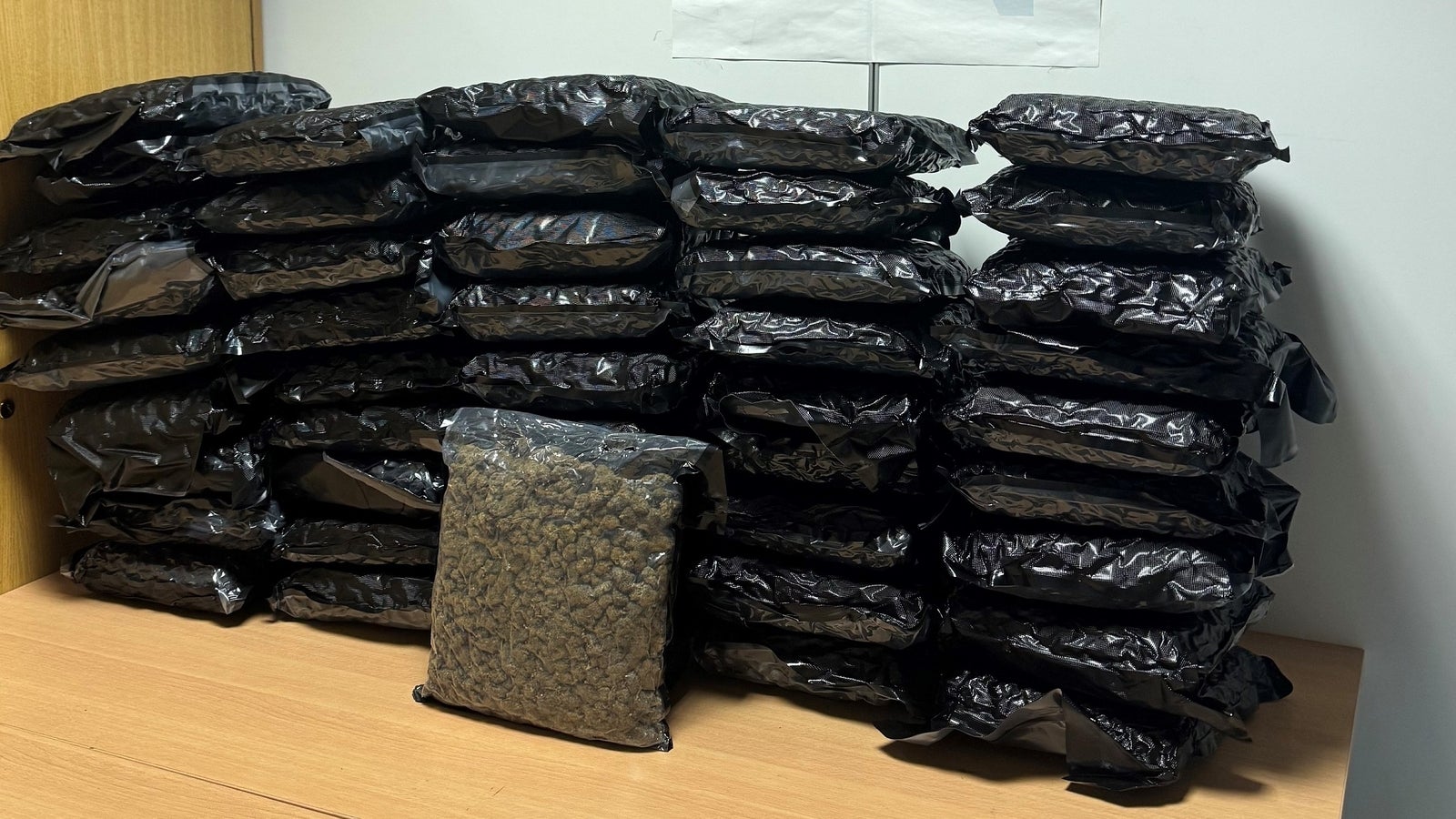 46 Kilo Bangkok-Cannabis in zwei Reisekoffern am Flughafen ...