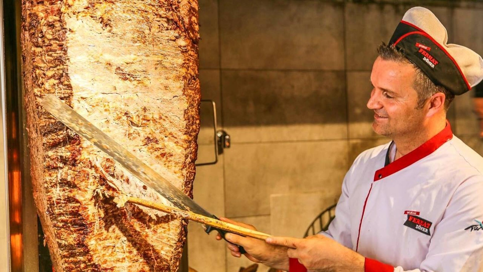 Kult-Kebab: Ferhat eröffnet neues Flagship-Lokal - oe24.at