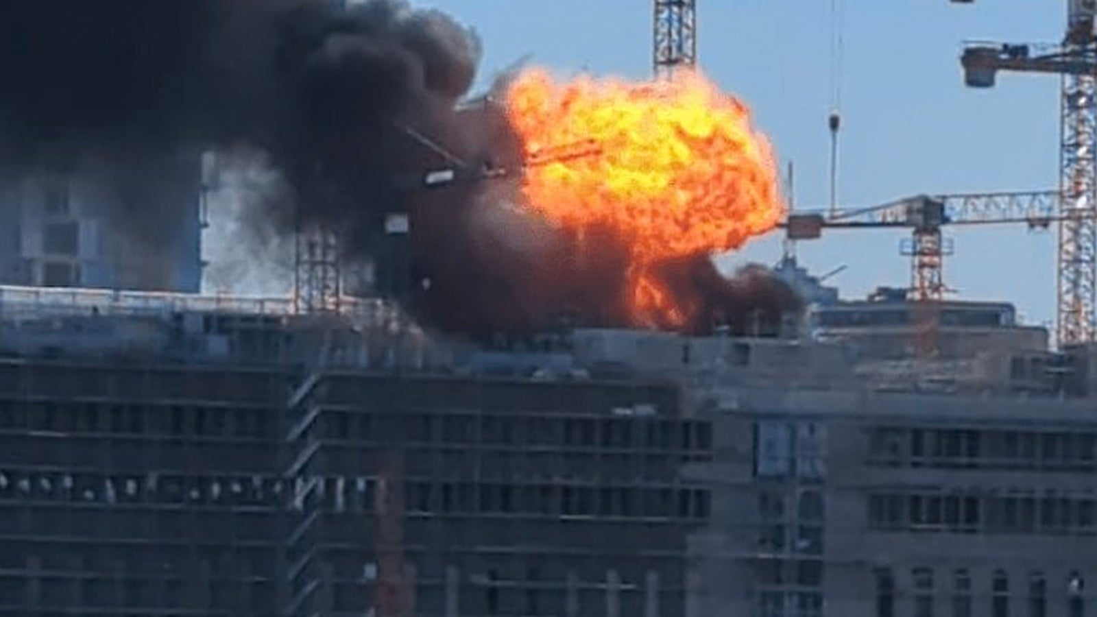 Mehrere Explosionen erschüttern Hamburger Hafen - oe24.at