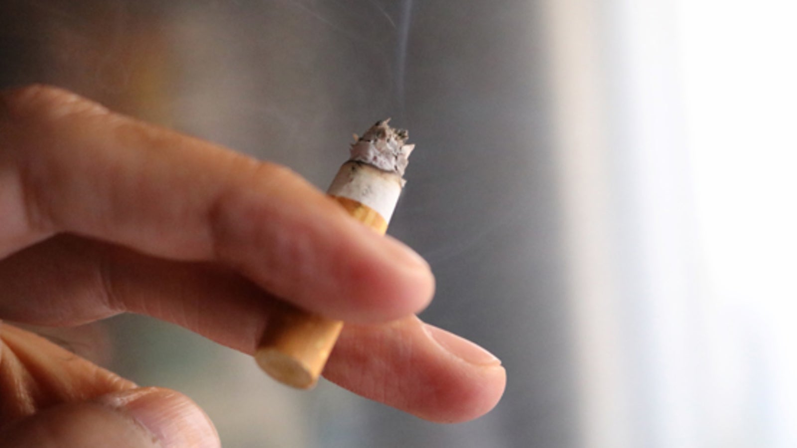Rauchen: Sucht wie Heroin- oder Kokainabhängigkeit - gesund24.at