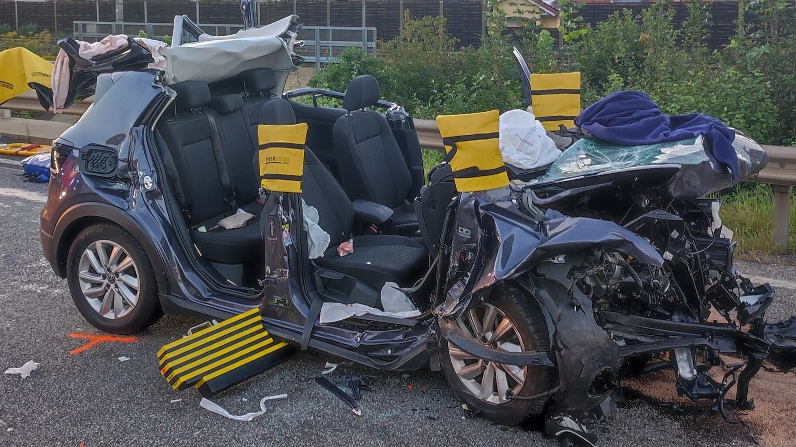 Schwangere und Kleinkind nach Pkw-Kollision schwer verletzt - oe24.at