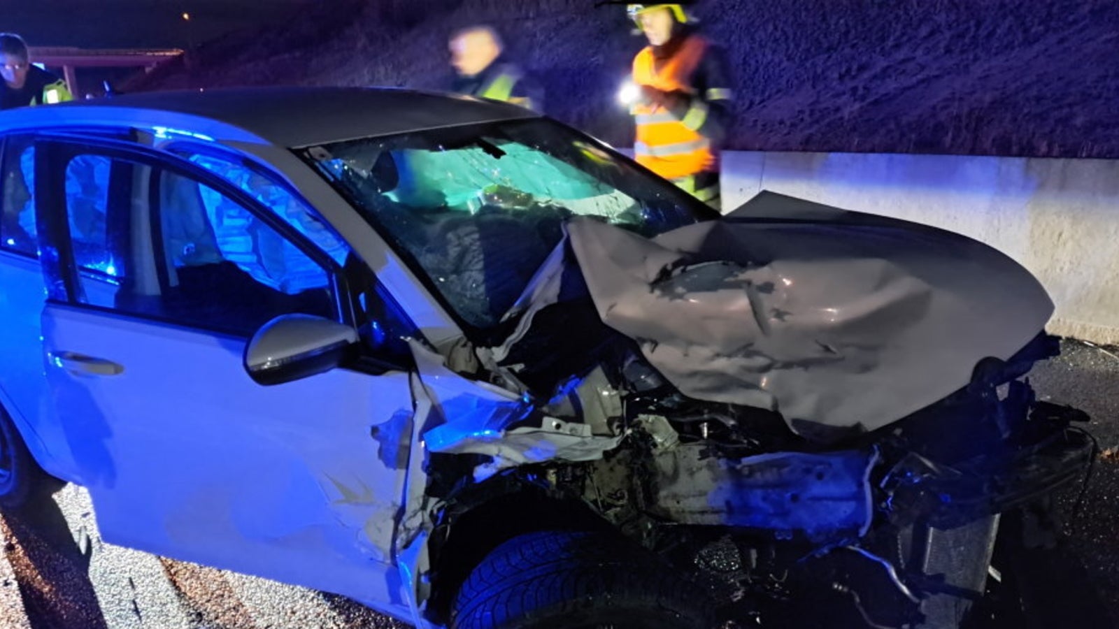 Crash auf Autobahn: Beide Fahrer ohne Schein! - oe24.at