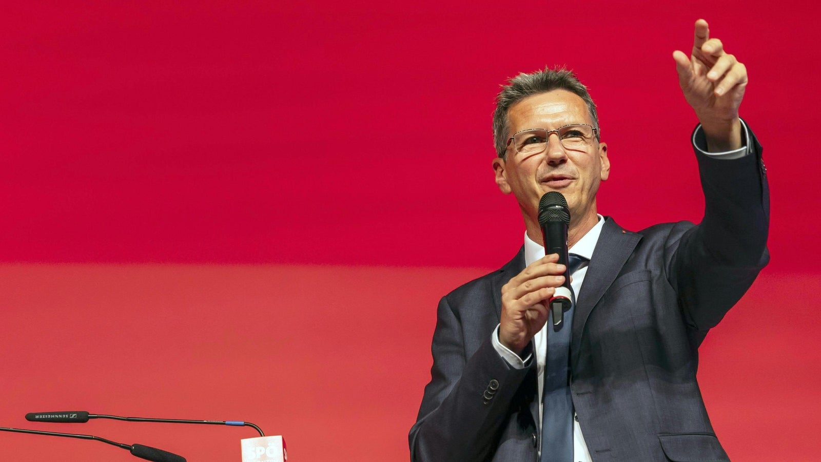 Daniel Fellner - Vom singenden Sanitäter zum Kärntner SPÖ-Kapitän ...