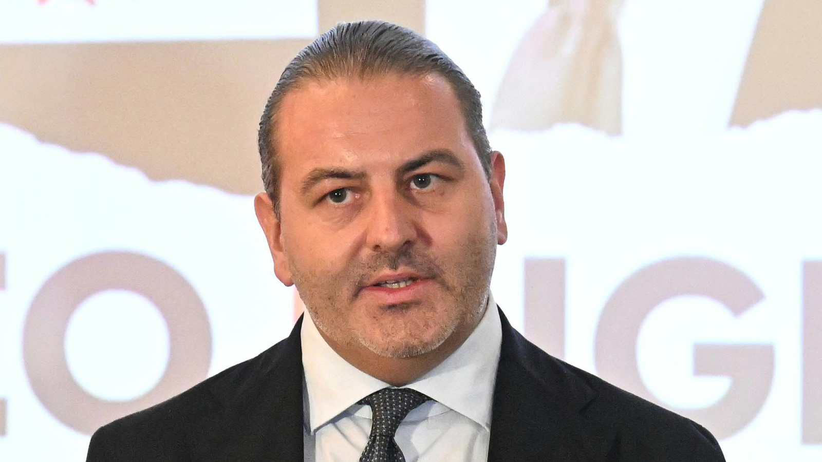 "Terror-Verherrlichung": Leo Lugner zeigt Skandal-Band und Wiener Gasometer an - Politik-Live