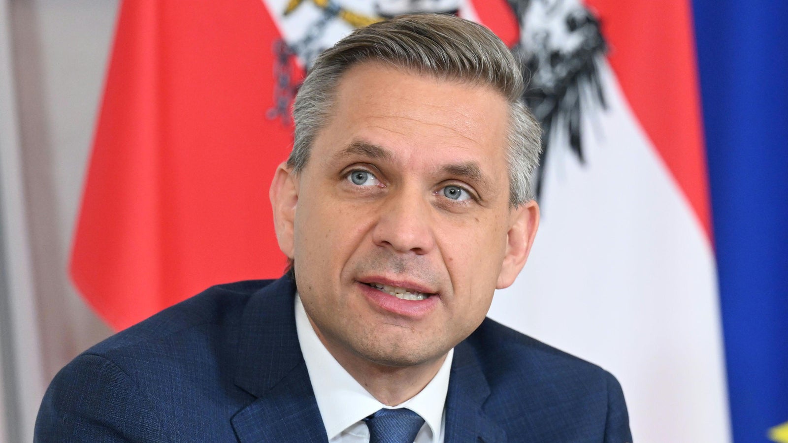 Sozialbetrug in Österreich EXPLODIERT: Minister fordert harte Maßnahmen - Politik-Live