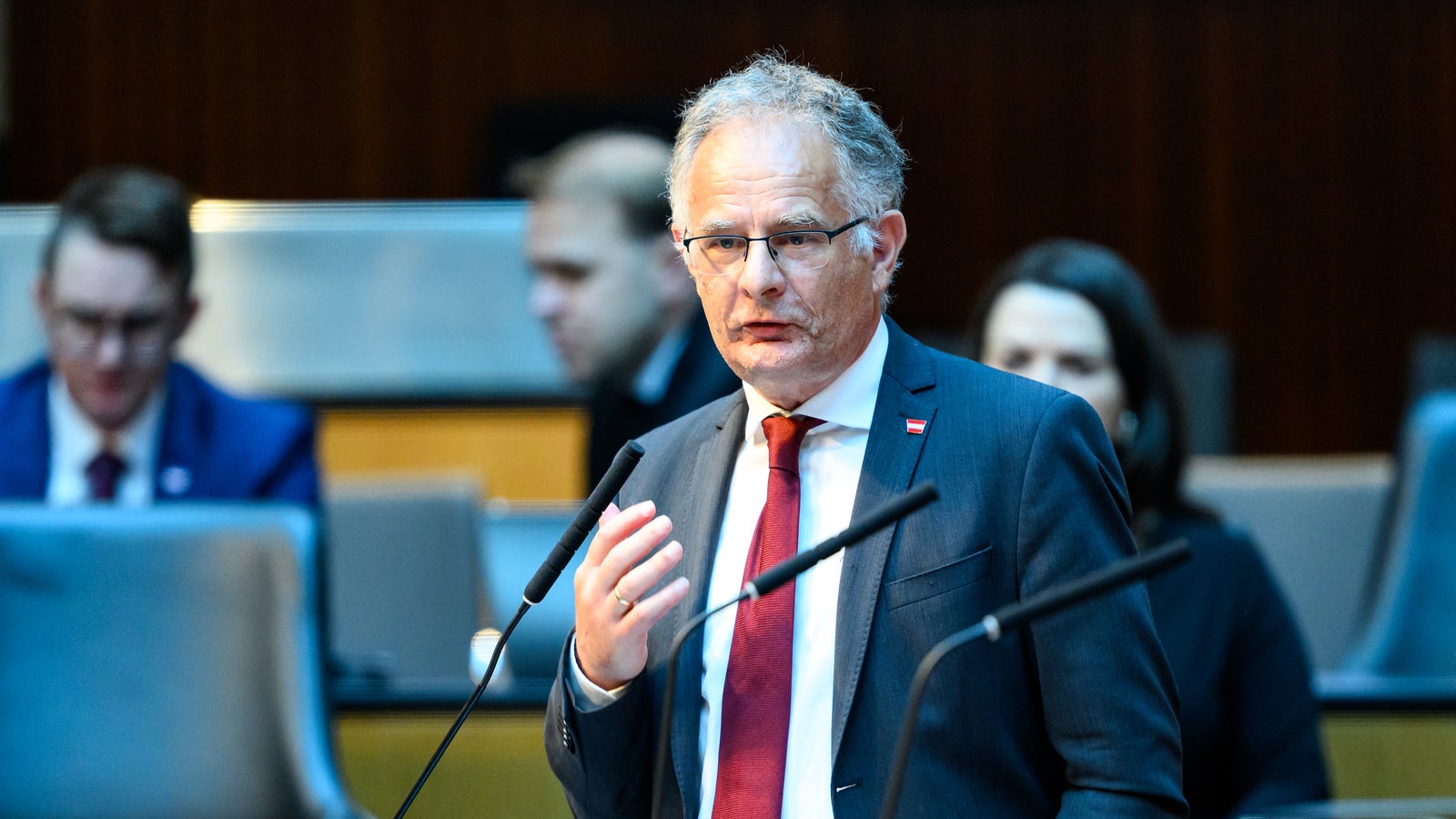 Finanzminister fordert strengere Betrugs-Gesetze - Politik-Live