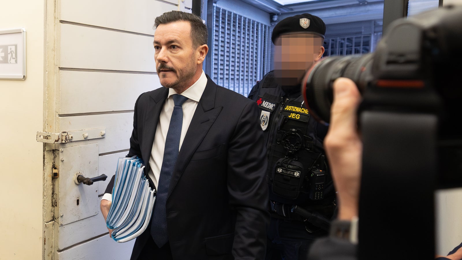 Über DIESES Geschenk an die Mutter stolperte Rene Benko - oe24.at