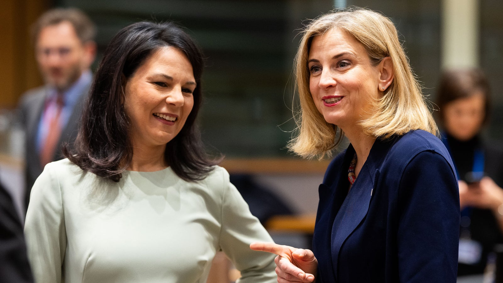 Meinl-Reisinger in Brüssel: 19,3 Mio. für Syrien - Politik-Live