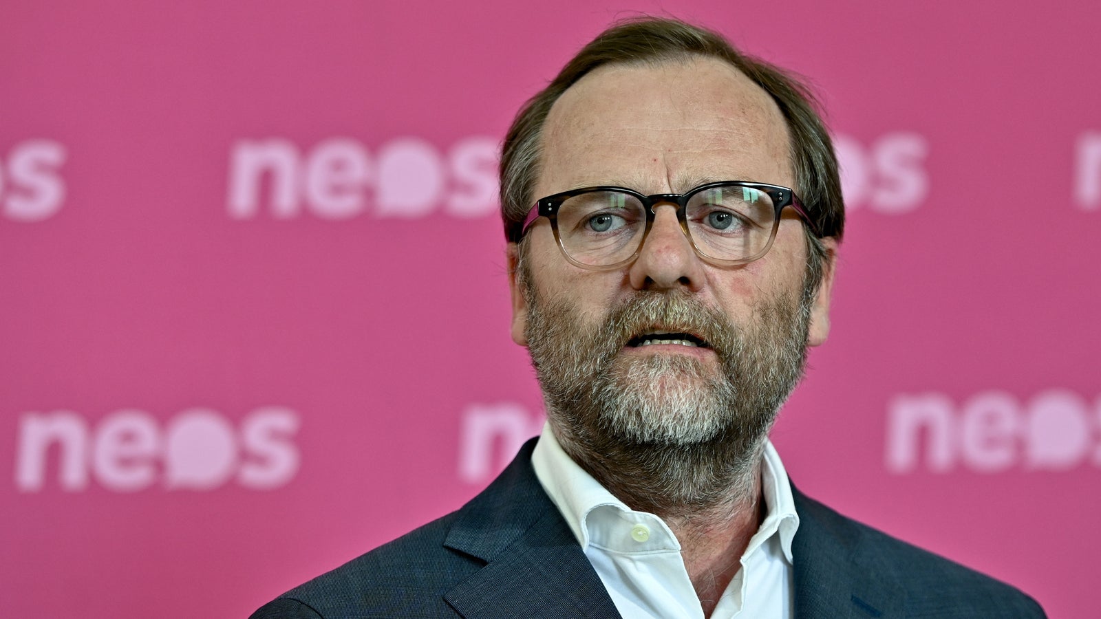 Staatssekretär Schellhorn verpachtet Lokal nun an seine Frau - Politik-Live