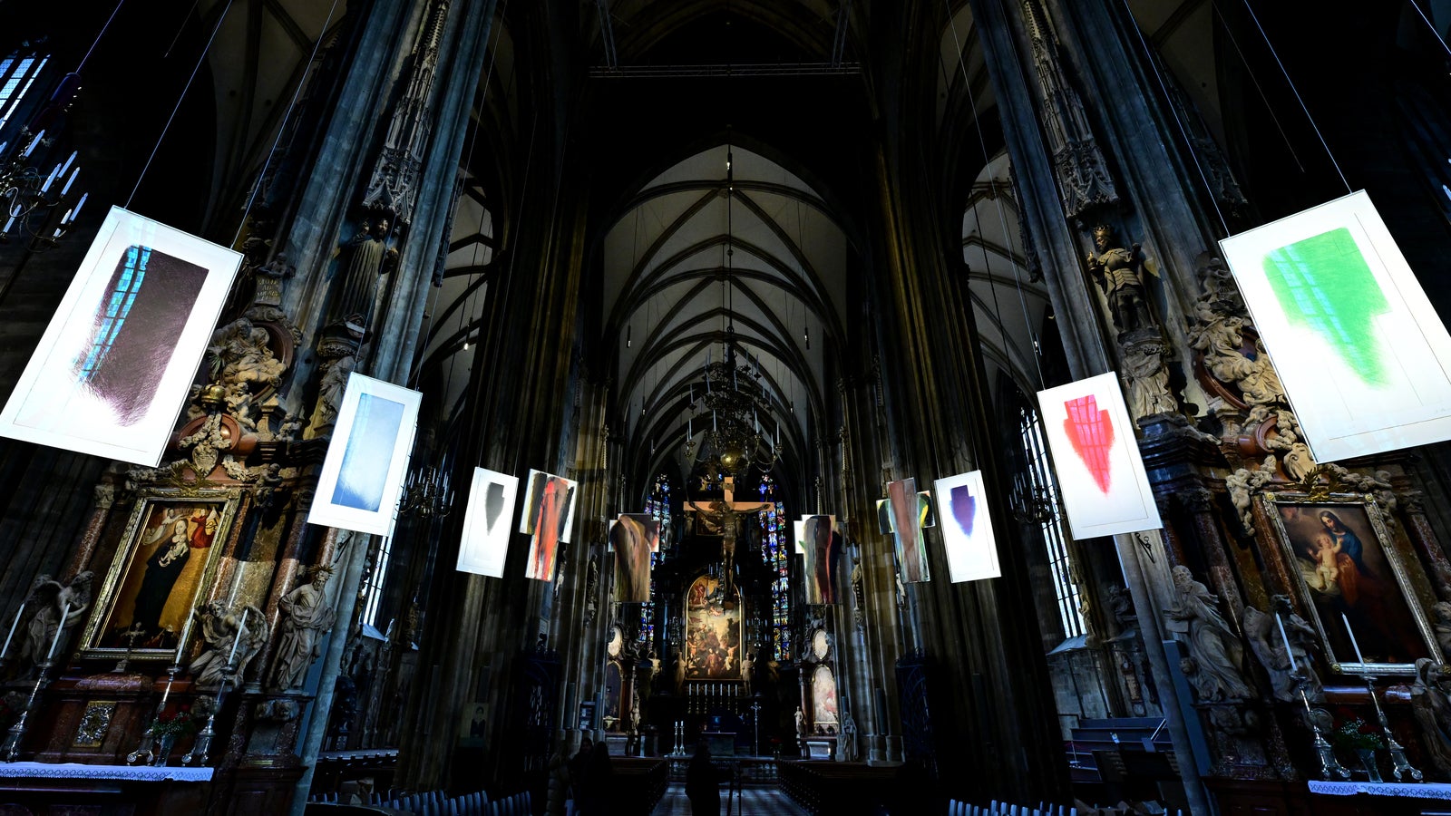 Arnulf-Rainer-Ausstellung im Stephansdom eröffnet - oe24.at