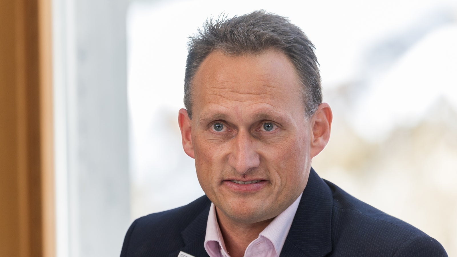 Vor der Hofburgwahl zerreißt es die Impfgegner von MFG - Politik-Live