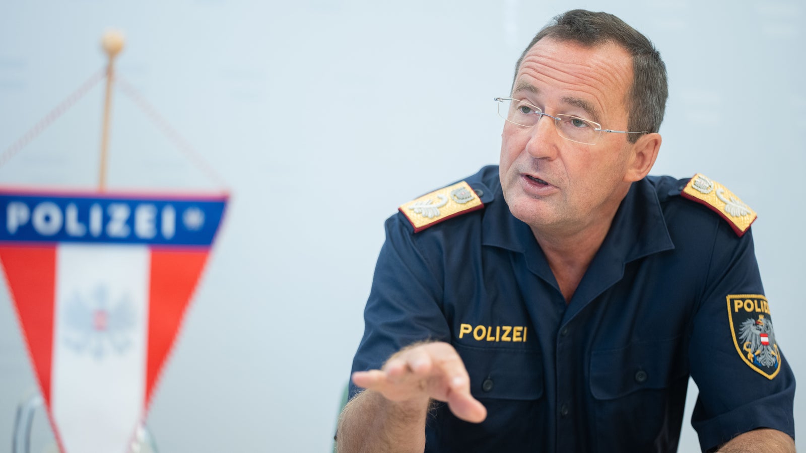 Polizeichef Pürstl: Ganz Wien soll Waffenverbotszone werden - oe24.at