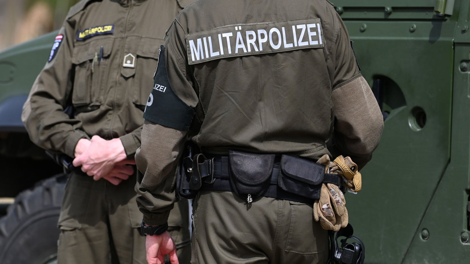 Soldat baut Alko-Crash mit Heeresfahrzeug - oe24.at