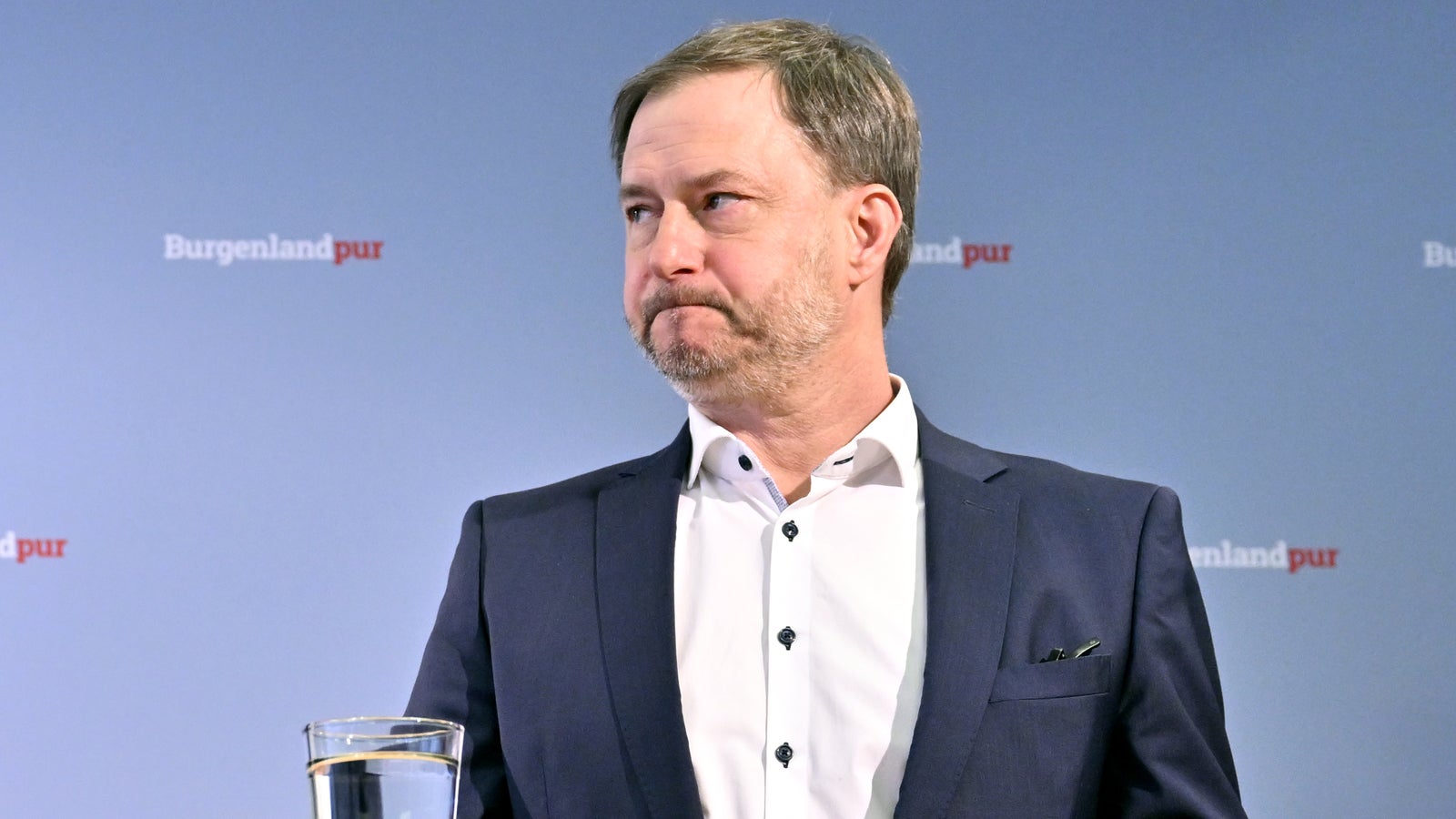 1,60 Euro pro Stunde: Asylwerber müssen jetzt arbeiten - Politik-Live