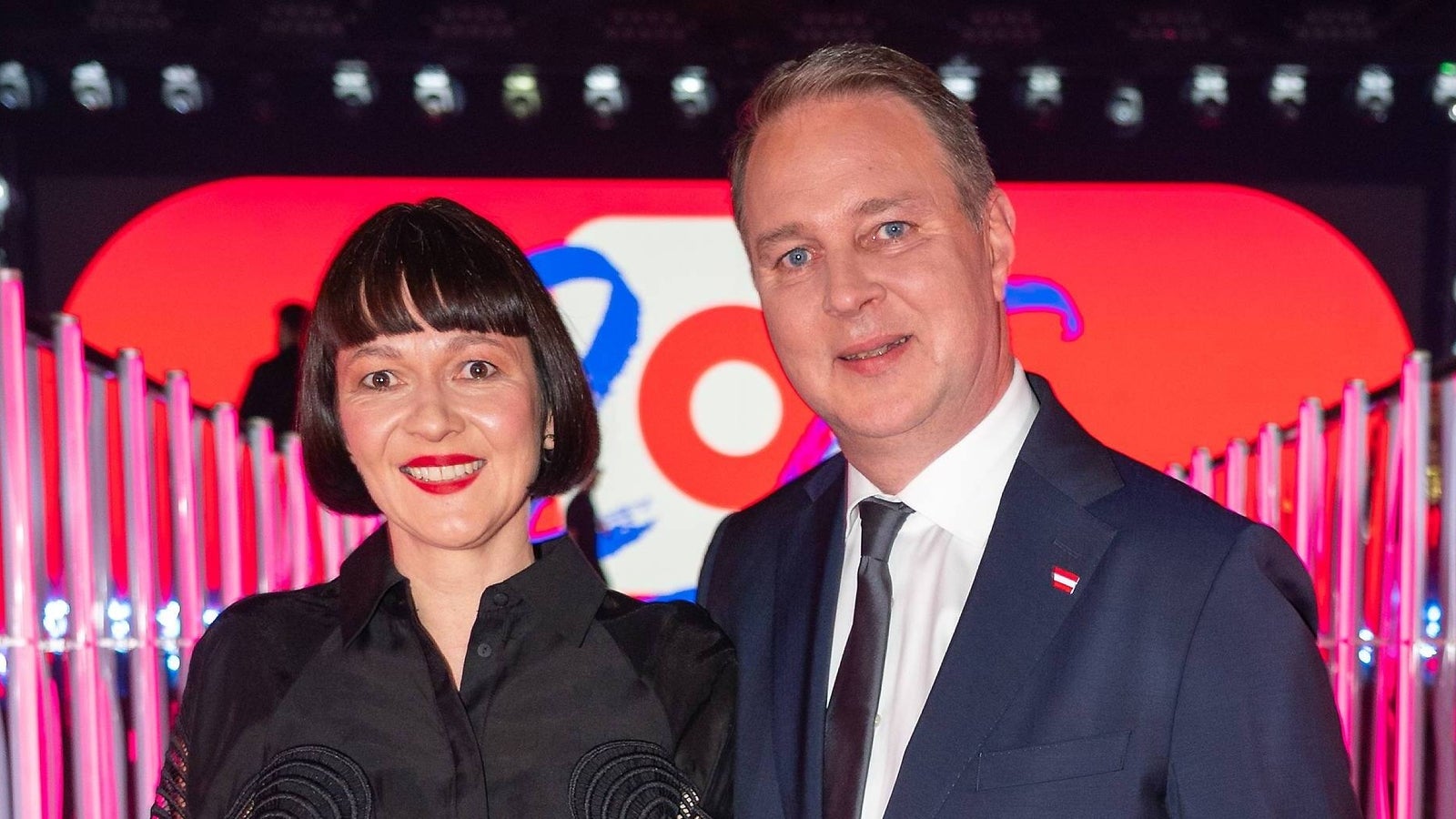 Vizekanzler Andreas Babler feiert Amadeus-Premiere - stars24