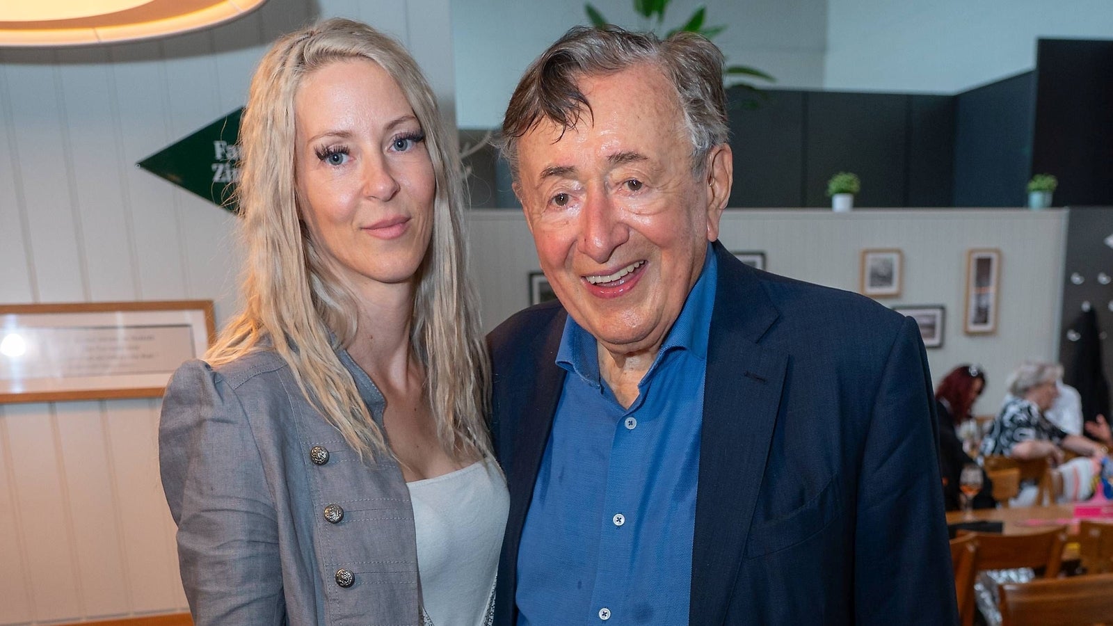 Neue Liebe für Simone Lugner? "Zu zweit ist es noch schöner!" - stars24