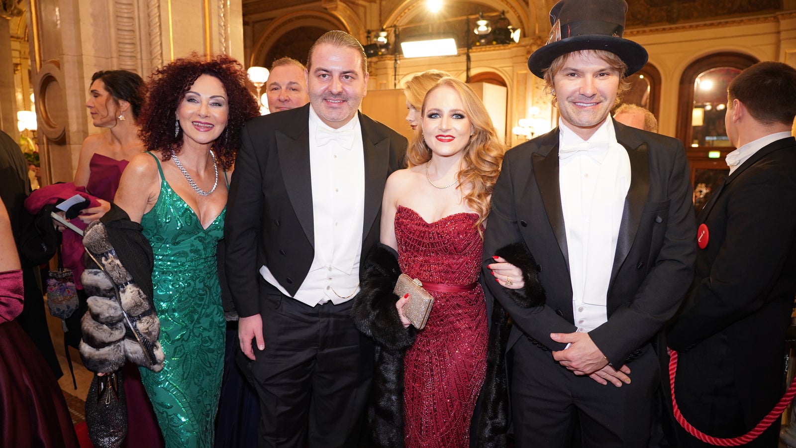 Logen-Beben: Auch Jacqueline Lugner bringt Stargast zum Opernball - stars24