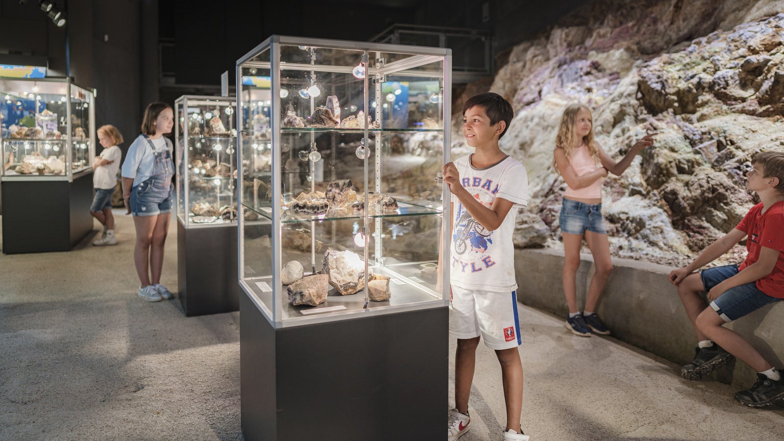 "Violettes Ferienerlebnis" in der Amethyst Welt Maissau - oe24.at