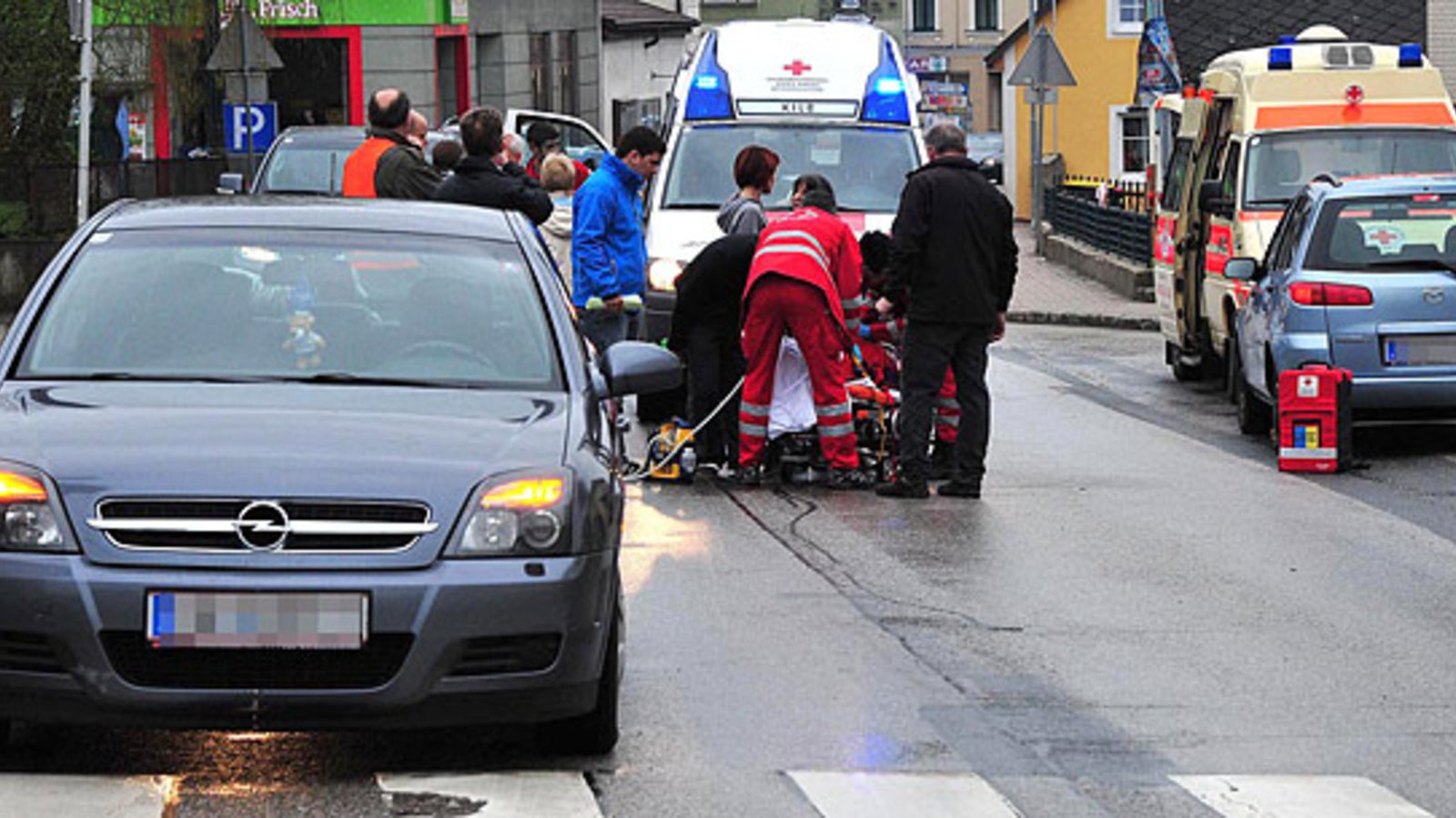 2 Kinder auf Zebra-Streifen angefahren - oe24.at