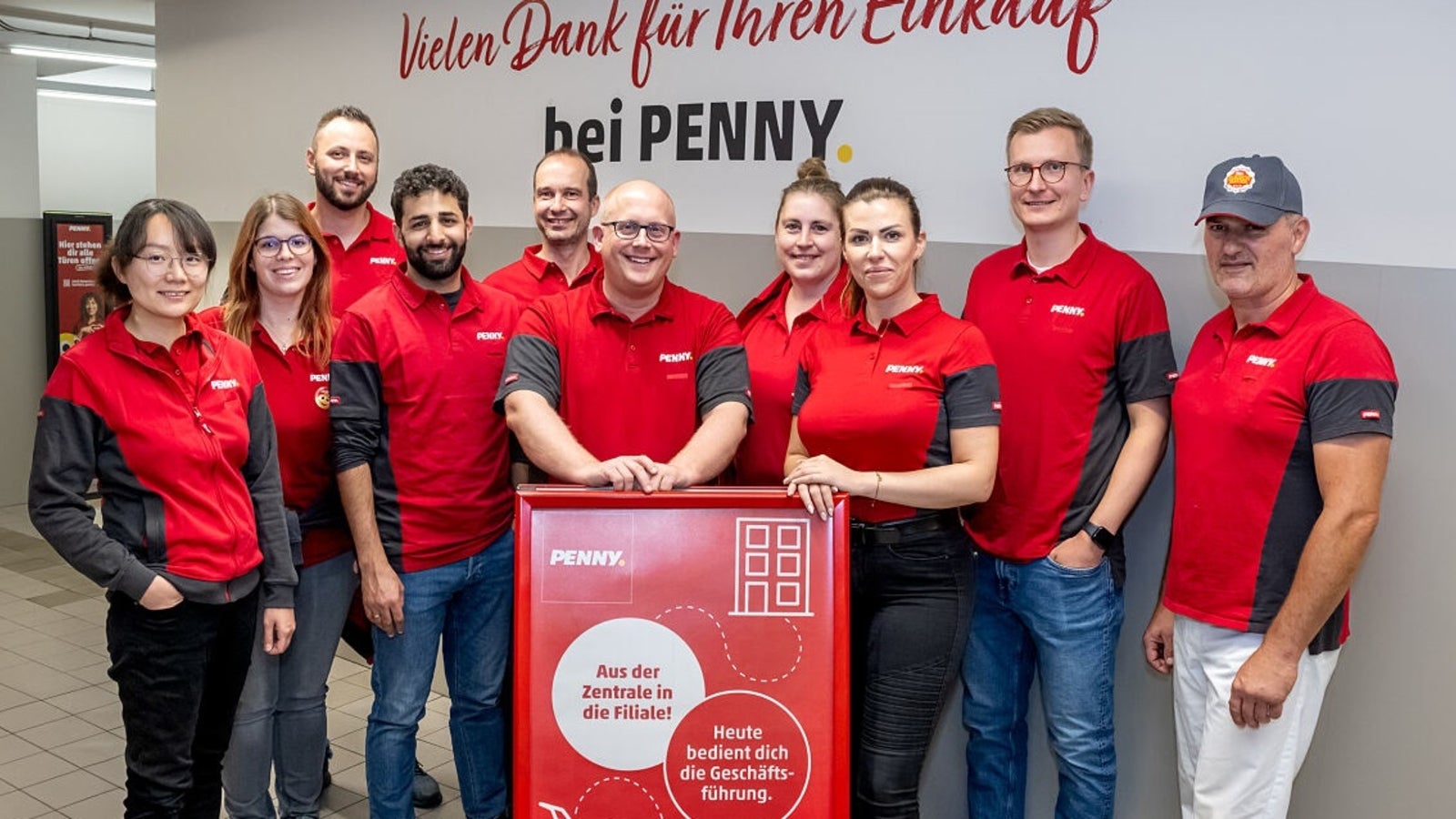 Team hat frei: Bei PENNY steht der Chef persönlich an der Kassa ...