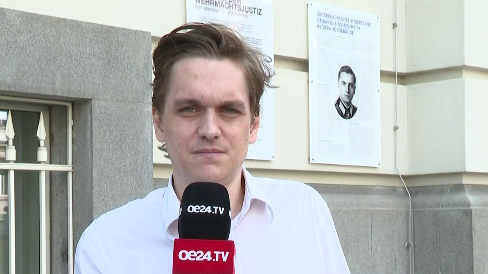 Carl Szokoll: Gedenktafel zu Ehren des Widerstandkämpfers - oe24.tv