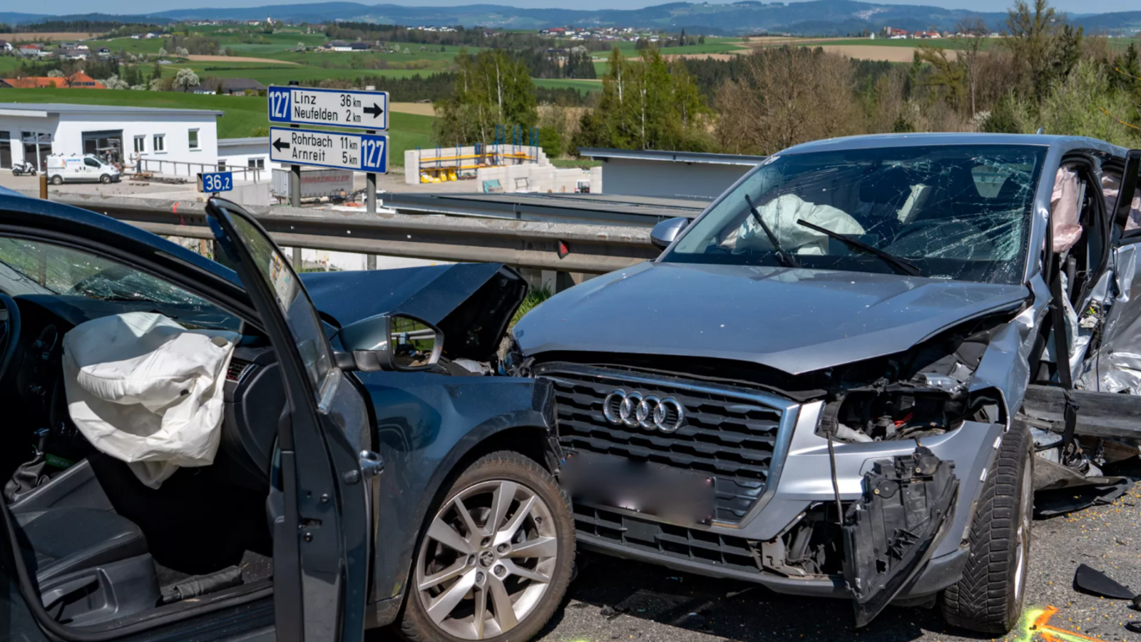 Schwerer Verkehrsunfall in OÖ: Ein Toter und vier Verletzte - oe24.at