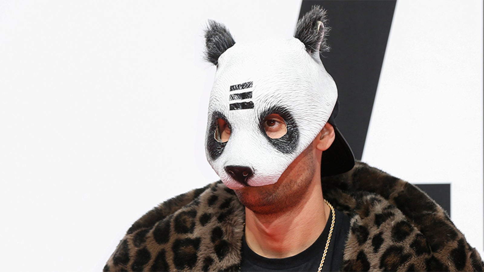 Kult-Star Cro: Zeigt sich der Panda-Rapper jetzt verliebt? - stars24