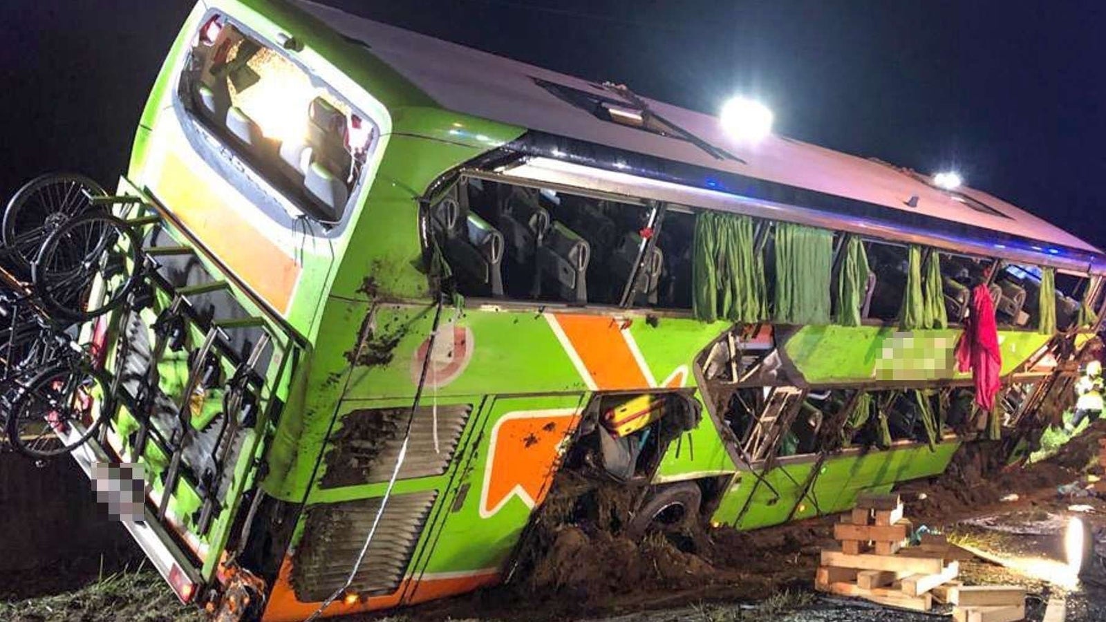 Eine Tote und 20 Verletzte bei Flixbus-Unfall in Kärnten - oe24.at