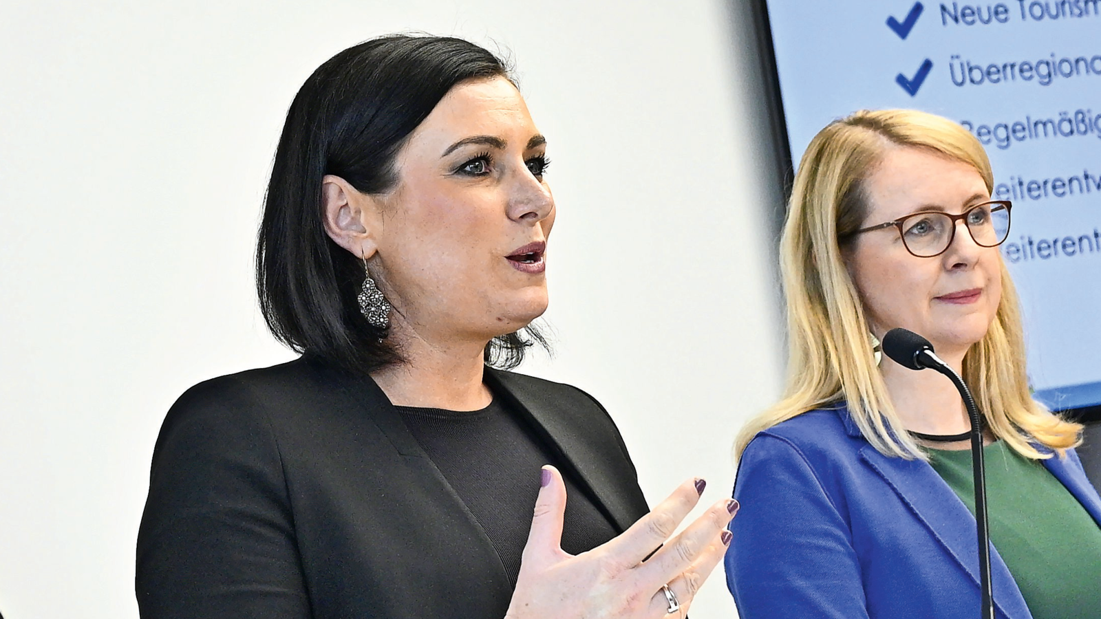 Demox-Affäre wird Fall fürs Parlament - Politik-Live