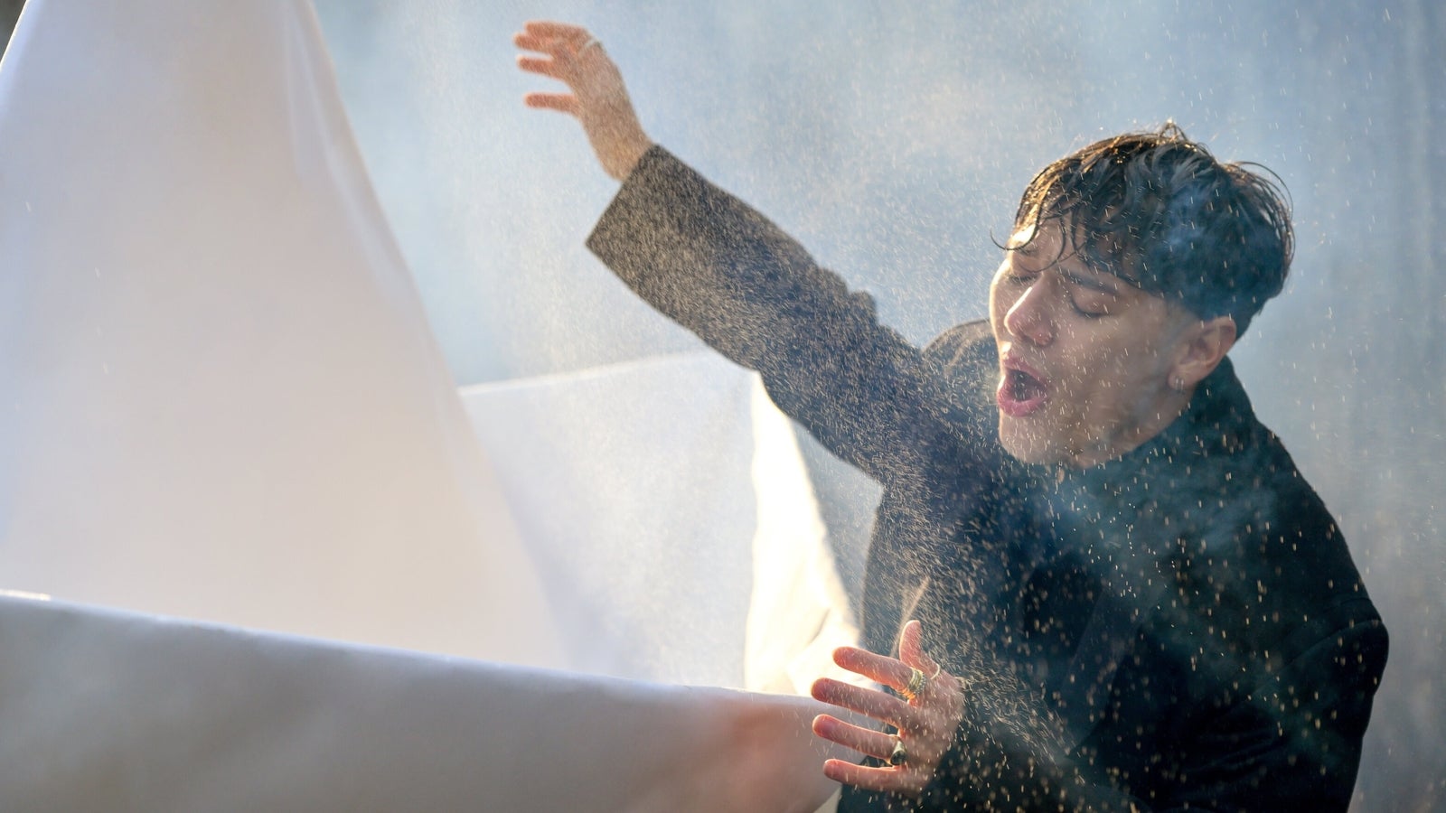 1. Blick auf unseren ESC-Hit: JJ zeigt seine geheime Show - stars24