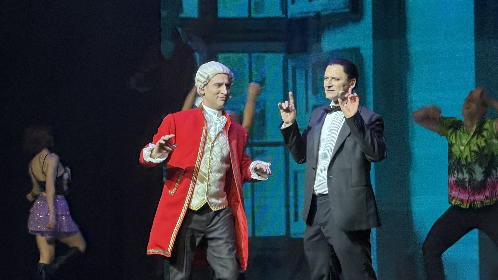 „Falco meets Amadeus“ rockt mit Puff, Basti und Hitler - stars24