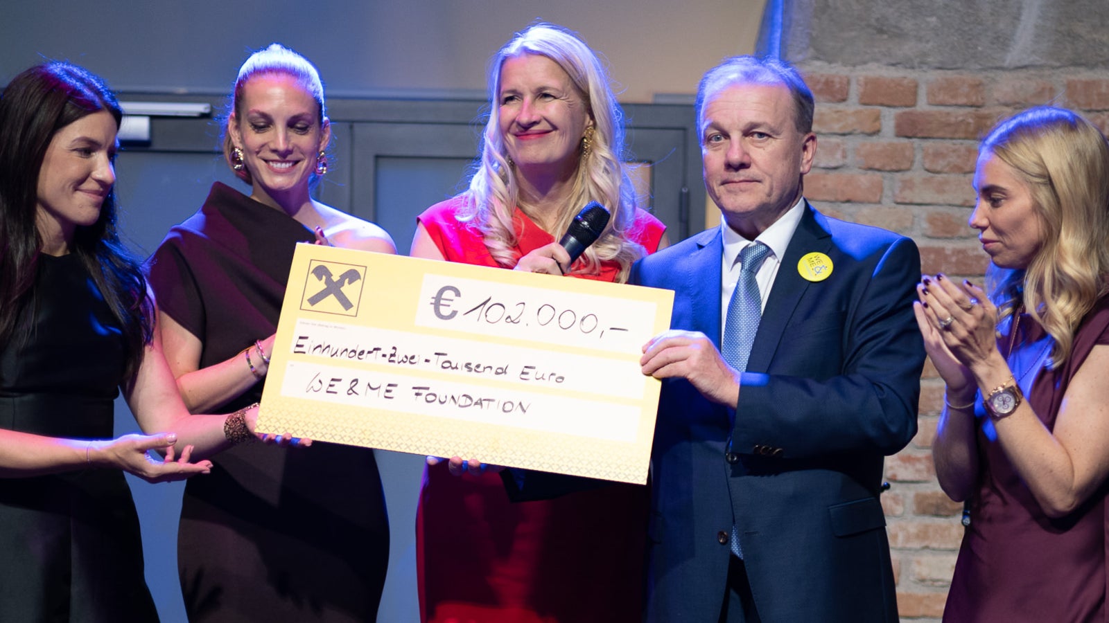 "Zeit zum Hinschauen": 102.000 Euro für ME/CFS-Forschung bei Charity ...