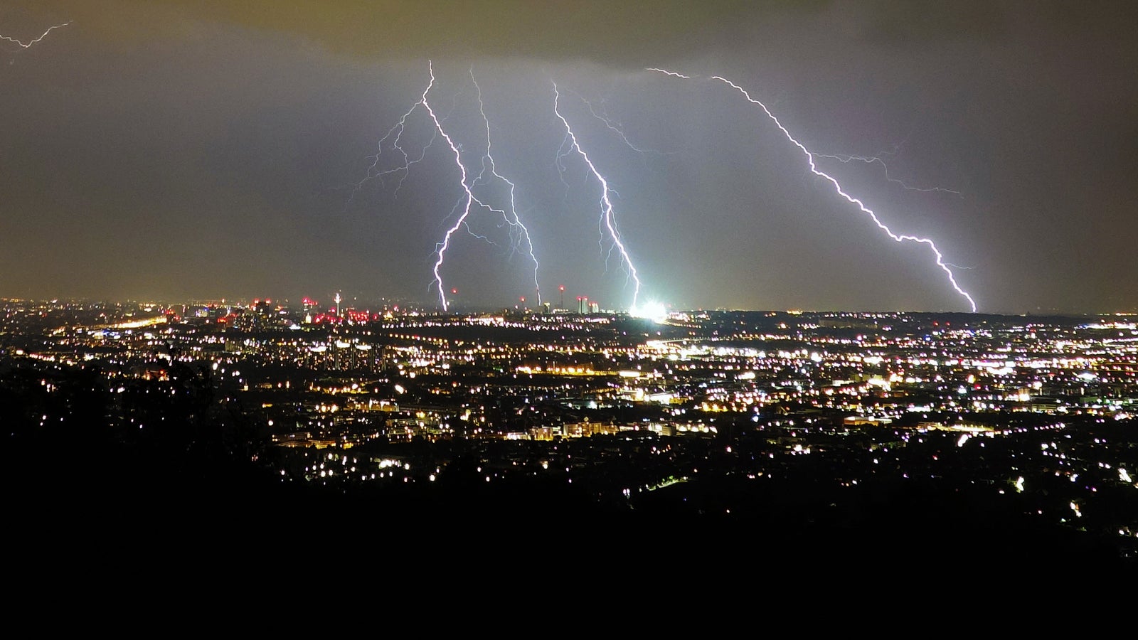 Nächstes Hagel-Gewitter sorgt für Chaos in Wien - oe24.at