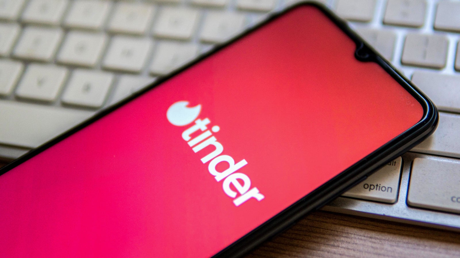 Tinder wird strenger! Diese neue Regelung muss jetzt jeder beachten - oe24.at