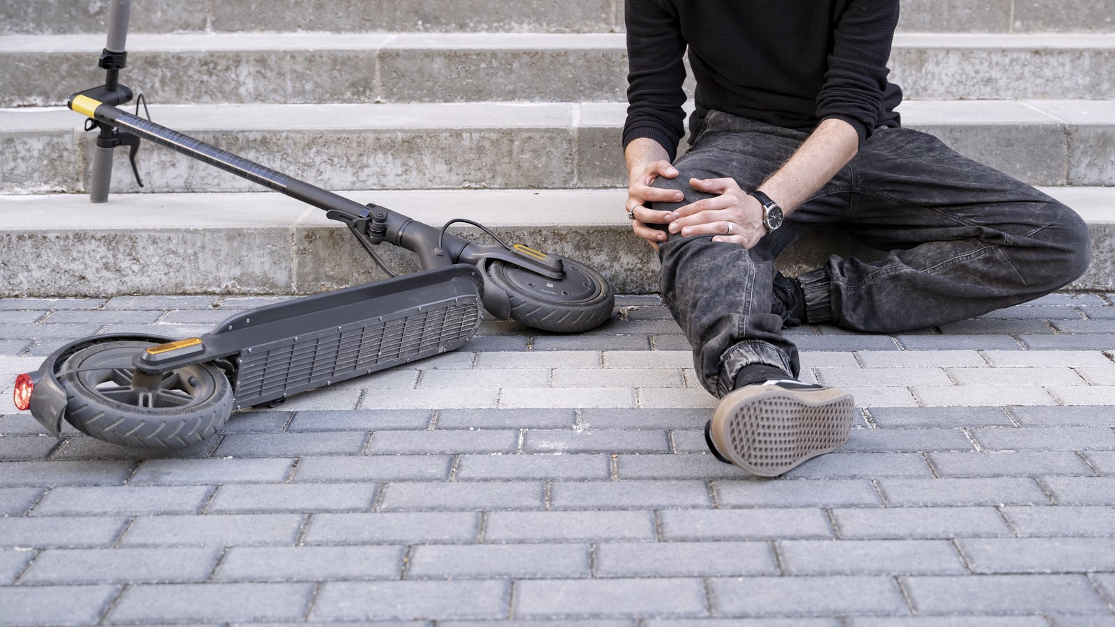 E-Scooter-Fahrer (16) schwer verletzt: Pkw-Lenkerin gesucht - oe24.at