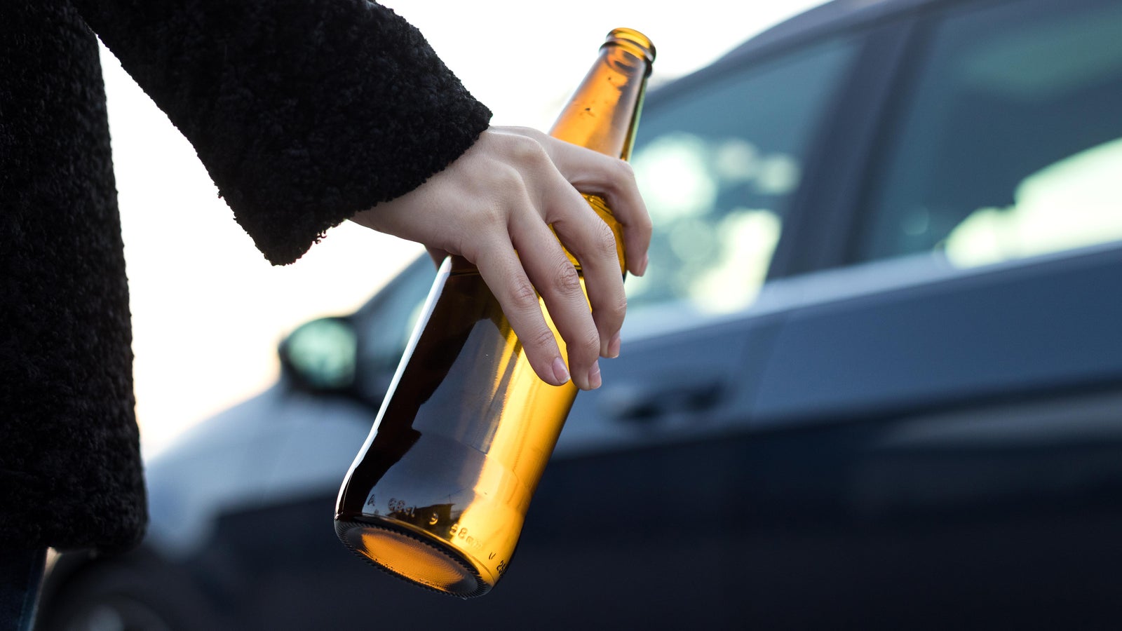 Alko-Lenker verursacht Frontal-Crash: Junge Frau (25) stirbt noch im Spital - oe24.at