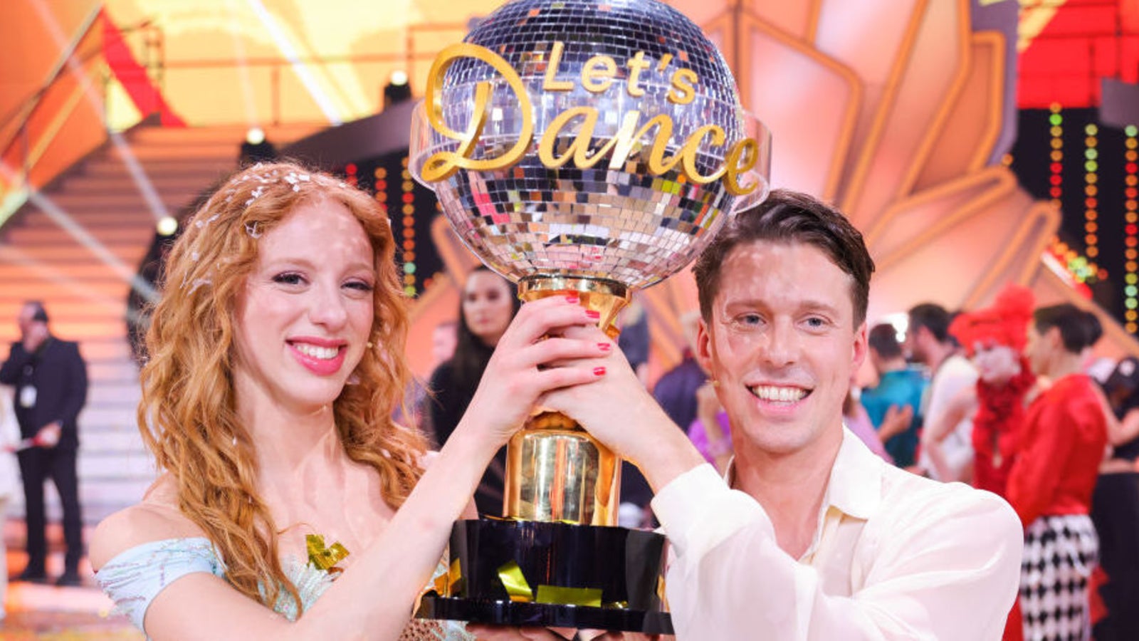 Becker-Tochter gewinnt zweiten "Let's Dance"-Titel - stars24