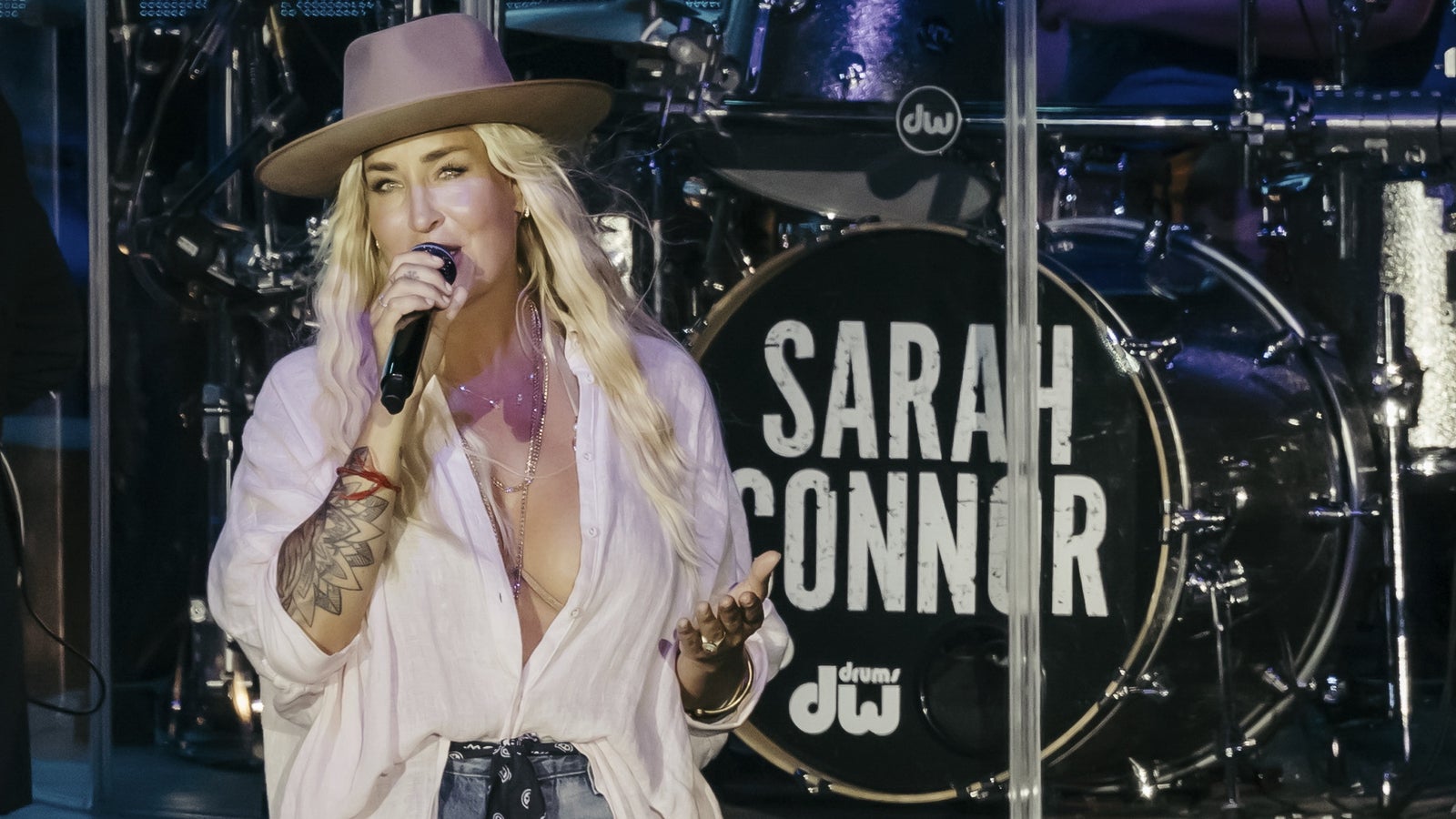 Tiefe Einblicke: Busen-Blitzer bei Sarah Connor - stars24